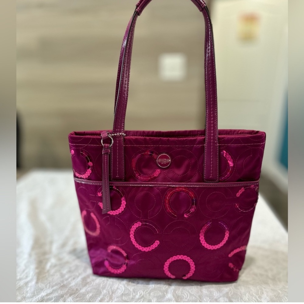 Coach Signature Sequin Satin Passion Berry Patent Lea… - Gem